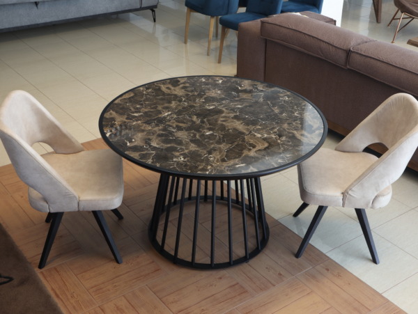 ΤΡΑΠΕΖΙ ΣΤΡΟΓΓΥΛΟ ΓΡΑΝΙΤΗΣ-Έπιπλο Μπόζογλου Κατερίνη